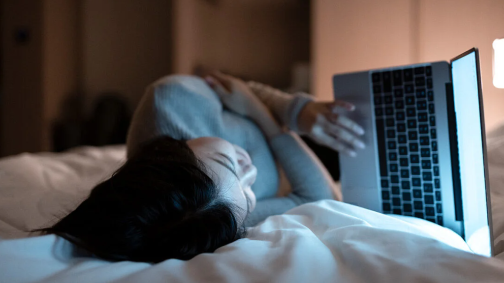 Can Blue Light from Screens Cause Dry Eye Syndrome?